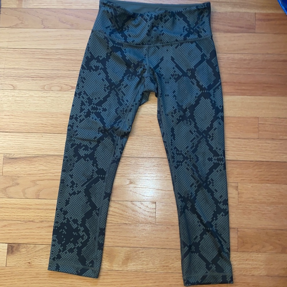 Lululemon Capri Snake Skin Leggings - Gem